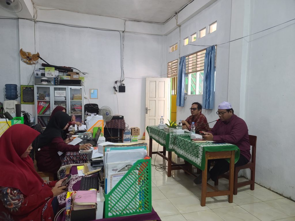 Rapat Bulanan Dewan Guru dan Staff MAS Plus Al Hamid - Alhamid Banjarmasin